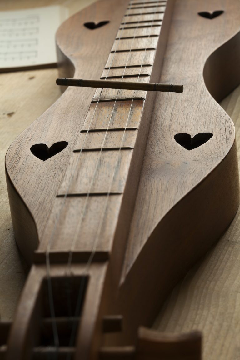 Appalachian Dulcimer: History and Characteristics - Handmade Sound